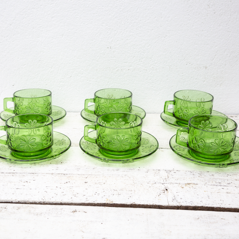 6 Tasses Et Sous Tasses En Verre Vert Fleurs Vereco 6-tasses-et-sous-tasses-en-verre-vert-fleurs-vereco